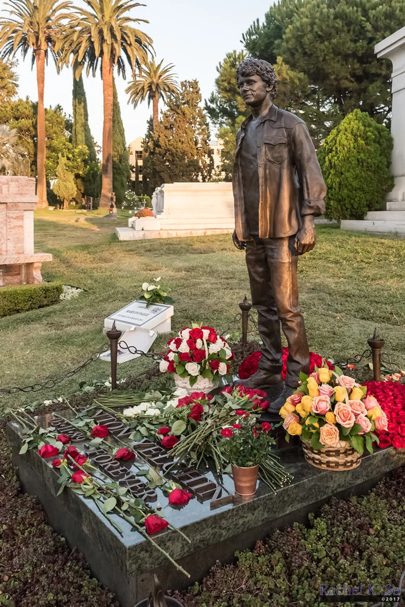 The 30 Most Elaborate Celebrity Funerals - gkduniya